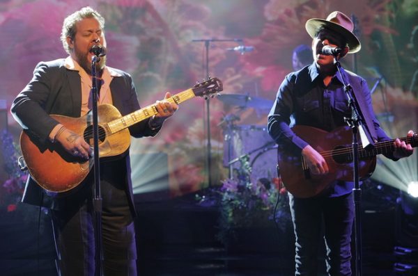 Nathaniel Rateliff & Gregory Alan Isakov Perform ‘Flowers’ on Jimmy ...